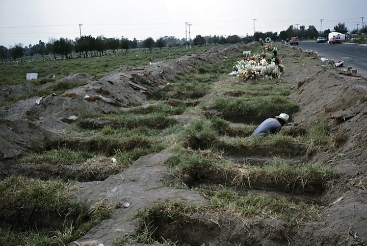En México la falta de protocolo llena las fosas comunes