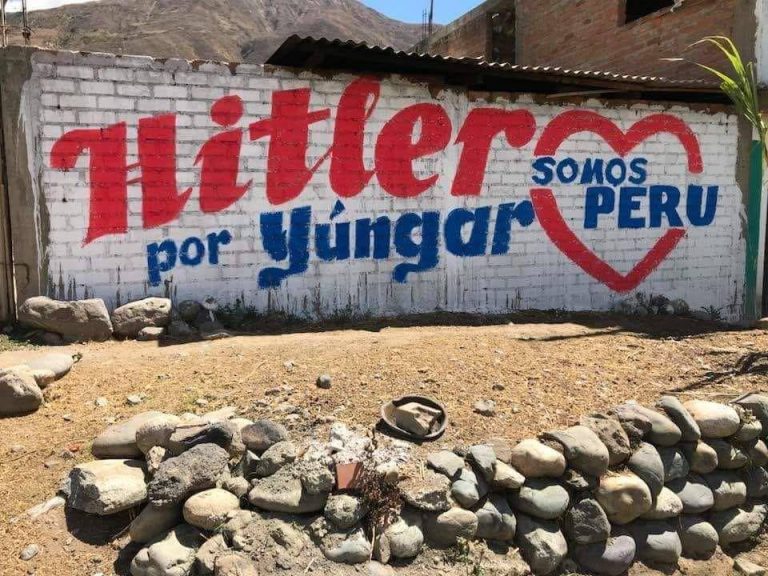 Hitler y Lenin se enfrentan en elección en Perú - Plumas Atómicas