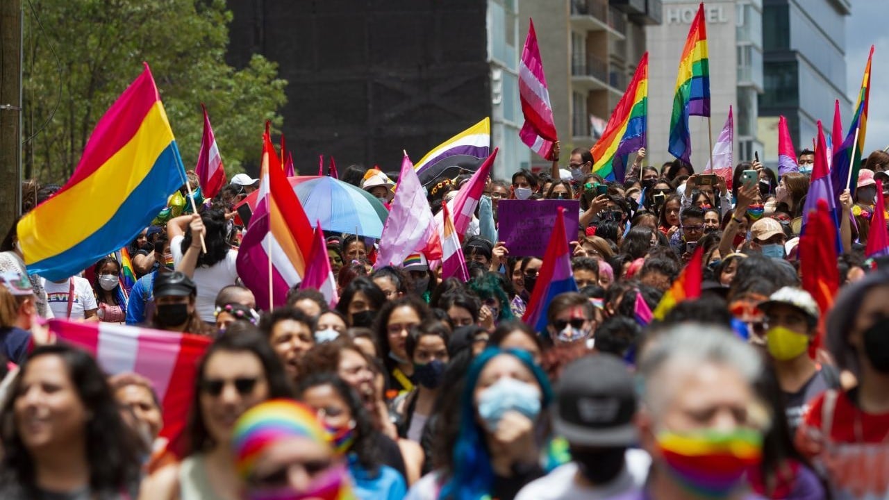 Exigen respeto a la diversidad en la primera Marcha Lencha de la CDMX