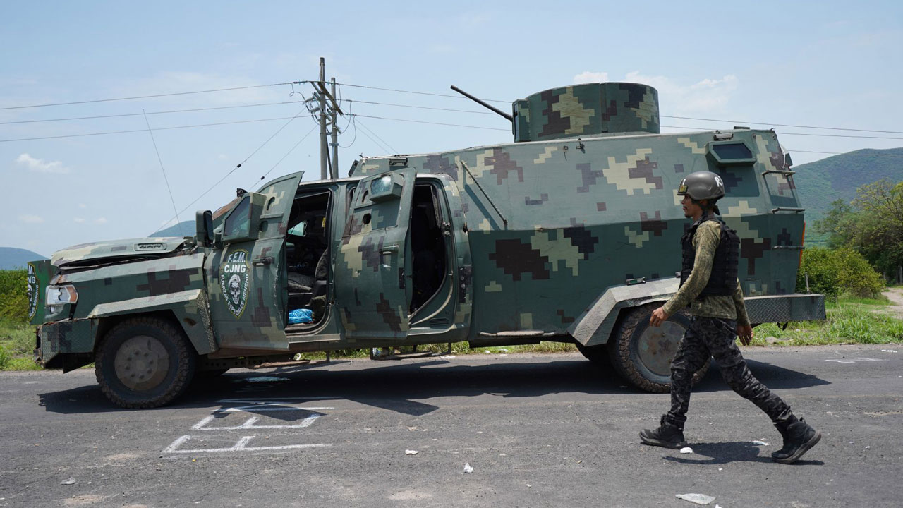 Fotos muestran el poder armado del CJNG en la toma de Aguililla ...