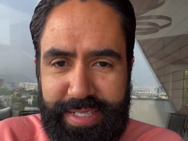 "Te falta hambre", se burlan de "Master" Muñoz por viajar en aerolínea ...