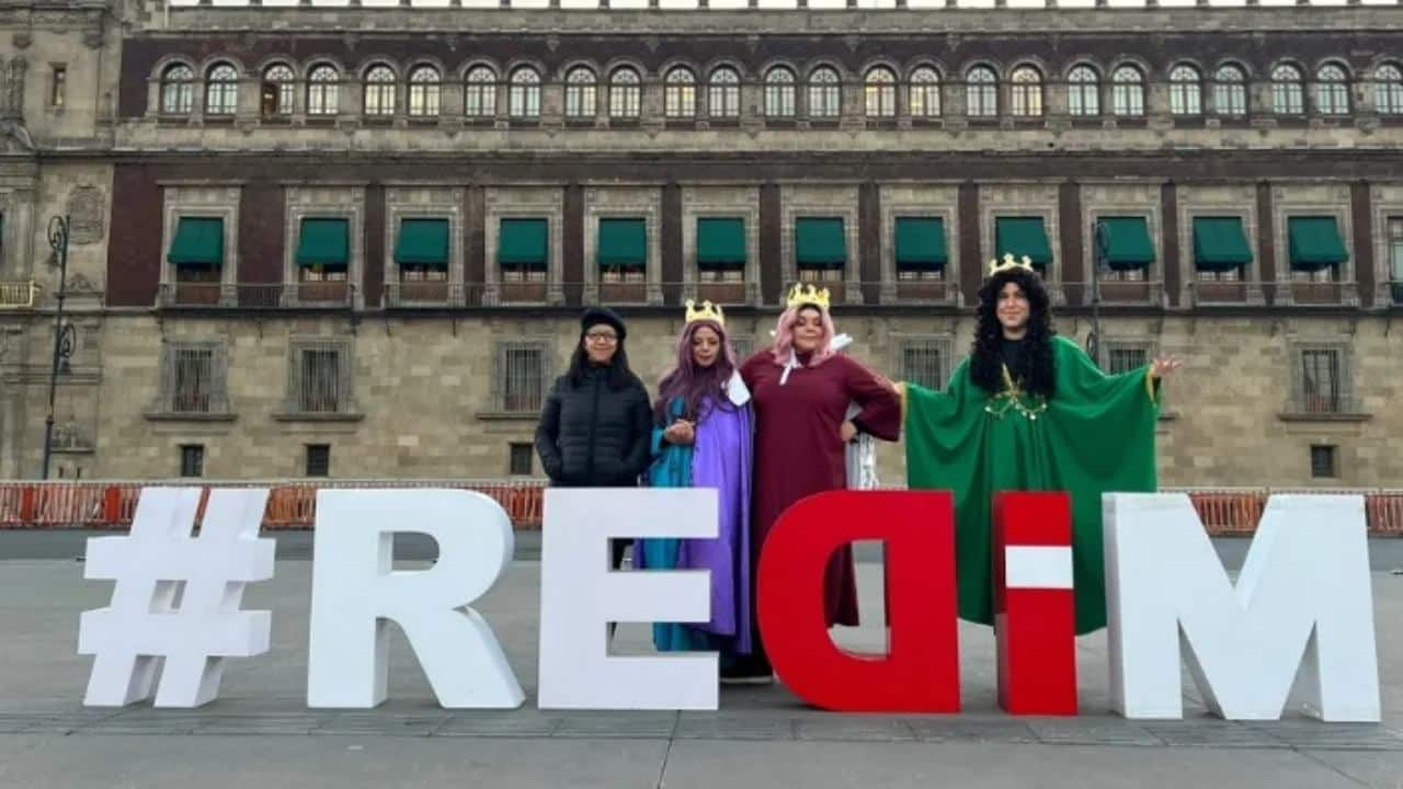 Las Reinas Magas llevaron regalos para AMLO en Palacio Nacional